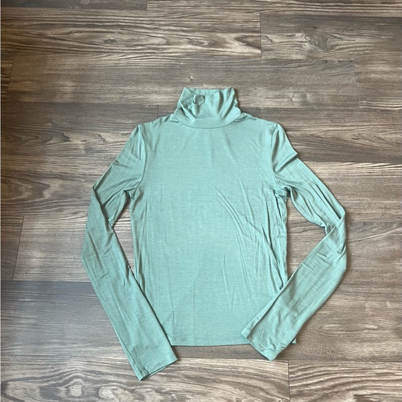 Double Zero | Tops | Nwot Green Turtleneck | Poshmark